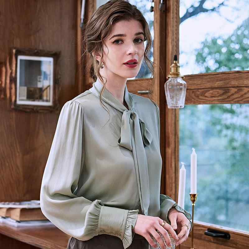 ・カテゴリ: シャツ・スタイル: 通勤風・主な素材: 桑蚕絲90%-95%、氨纶30%以下・柄: 純色・デザイン: 開衫・袖丈: 長袖・袖型: 泡泡袖・衣長: 普通款・ネックライン: 立領・流行要素: 系帶・カラーバリエーション: 天青色、...