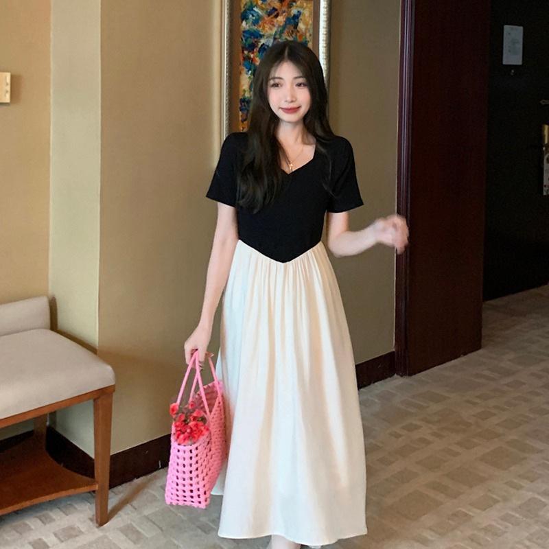 ・主な素材: 綿70% 以上、ポリエステル30% 未満・柄: 無地・スタイル: カジュアル・スカート丈: ロング・スカート型: Aライン・ネックライン: Vネック・袖丈: 短袖・ウエスト位置: ハイウエスト・装飾: チュール・カラー展開: ...