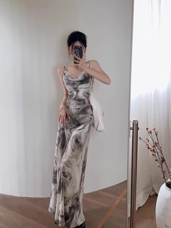 ・柄: 碎花・加工: 数码印花・組み合わせ: 単品・スカート丈: ロング・スカート形状: ペンシル・ネックライン: Uネック・袖型: ノースリーブ・ウエスト: ハイウエスト・流行要素: チュール・スタイル: フレッシュスイート・カラー展開:...