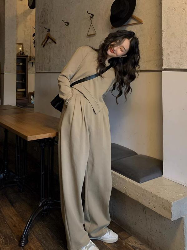 ・カラー展開: 卡其色、巧克力色・サイズ展開: M、L、XL、2XL・スタイル: 休闲风、日韩休闲・カテゴリ: 休闲套装・主な素材: 聚酯纤维90%-95%・パターン: 纯色・パンツ丈: 長パン・流行要素: 拼接・袖丈: 長袖・袖型: 常规...