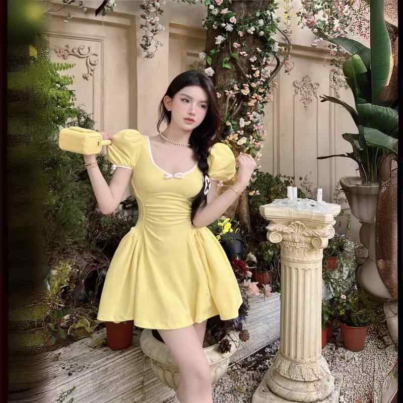 ・主な素材: ポリエステル95%以上・スタイル: 甘め・スカート丈: 短め・スカートタイプ: タイトスカート・ネックライン: スクエアネック・袖タイプ: パフスリーブ・袖丈: 短袖・ウエスト: ハイウエスト・プリント: 3D/立体・カラー展...