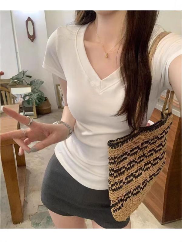 ・カテゴリ: Tシャツ・スタイル: 休闲風・主な素材: 粘膠纖維・主な素材2: 氨綸30%以下・柄: 純色・袖丈: 短袖・版型: 修身型・衣長: 普通款・ネックライン: V領・袖型: 常规袖・流行元素: 螺紋・カラー展開: 黒色、白色、花灰...