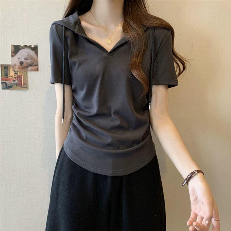・カテゴリ: Tシャツ・スタイル: 快適カジュアル・主な素材: 綿90-95%・袖丈: 短袖・柄: ピースカラー・カラー展開: 深灰色、黒・サイズ展開: M、L、XL、2XL・フィット: スリムフィット・衣丈: 普通・ネックライン: フード...