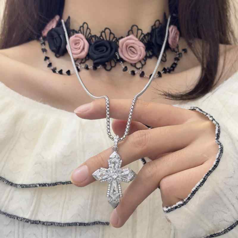 ・素材: 合金・加工: 電鍍・デザイン: 花卉、几何型・チェーンスタイル: 鎖骨チェーン・レイヤー: 単層・ペンダント素材: 合金・長さ: 41cm-50cm・流行要素: 十字架・スタイル: 甘めクール・スタイル分類: 個性派・カテゴリ: ...