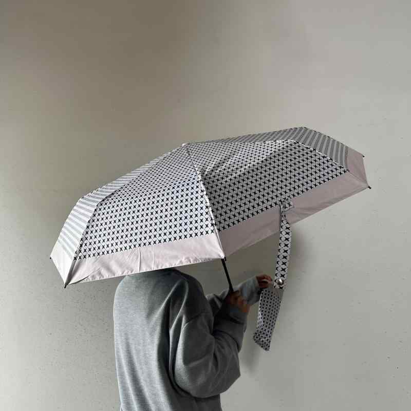 ・カテゴリ: 晴雨兼用傘・スタイル: 休闲・主な素材: 碰击布・密度: 210T・骨素材: 纤维・中棒素材: 合金・柄素材: 橡胶・骨数: 8本・開閉方式: 手動開閉・タイプ: 三つ折り・重量: 約380g・形状: 折りたたみ・カラー展開:...