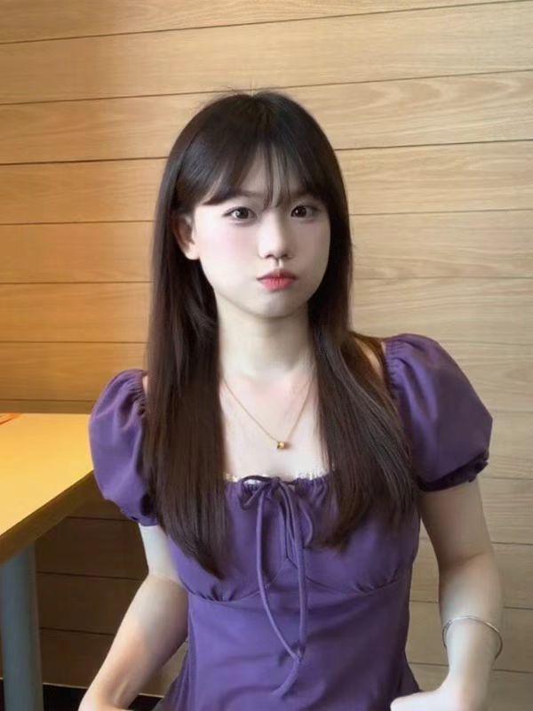 ・カテゴリ: Tシャツ・スタイル: 韓系風、日韓休闲・主な素材: 精棉70%～80%、氨纶30%以下・柄: 純色・ネックライン: U字領・袖丈: 短袖・袖型: 通常袖・フィット: スリムフィット・流行要素: 紐・カラー展開: 紫色・サイズ展...