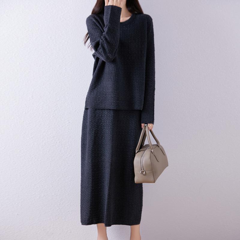 ・カテゴリ: スカート・スタイル: 休闲・主な素材: 羊毛30%以下・柄: 無地・カラー展開: 深咖色、米白色、煙灰色、藍灰色、黒色・サイズ展開: M、L・スカート丈: ミドル丈・袖丈: 長袖・袖型: 通常袖・セットタイプ: スカートセット