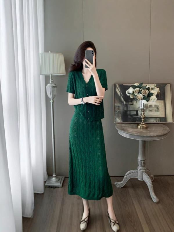 ・スタイル: 清新甜美、温柔风・カラー展開: 杏色、緑色・サイズ展開: S、M、L、XL・スカート丈: ミドル丈・流行要素: 镂空、3D/立体パターン・加工: ノーアイロン・主な素材: アイスシルク・主素材成分2: ポリエステル30%～50...