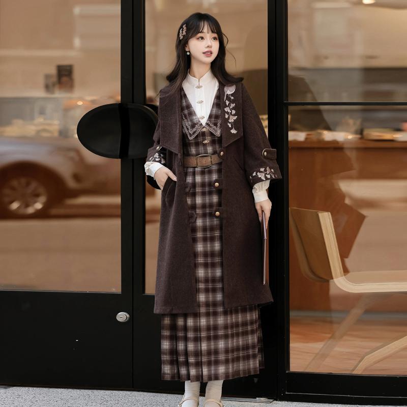 ・スタイル: 清新甜美, 学院风・デザイン: 百褶・スカート丈: ロング・スカート型: Aライン・袖型: スタンダード・袖丈: 長袖・ウエスト位置: ミッド・装飾: ボタン・主な素材: ポリエステル100%・カラー展開: 連衣裙+衬衣+大衣...