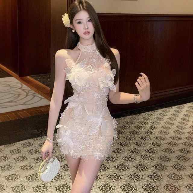 ・カテゴリ: 連衣裙・スタイル: 文艺复古、中国风・主な素材: PVC 30%以下・袖丈: 無袖・袖型: 其他・ネックライン: 挂脖・スカート丈: 短裙・スカートタイプ: 包臀裙・ウエスト: 中腰・デザイン: 露背、立体装饰、拼接・流行要素...