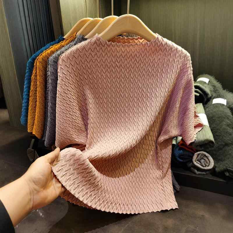 ・カテゴリ: Tシャツ・スタイル: 文艺复古、通勤・主な素材: 金属丝布・柄: 純色・ネックライン: 丸首・袖丈: 五分袖・流行要素: 皺・カラー展開: ピンク、ブルー、イエロー、グレー、ブラック・サイズ展開: 均码