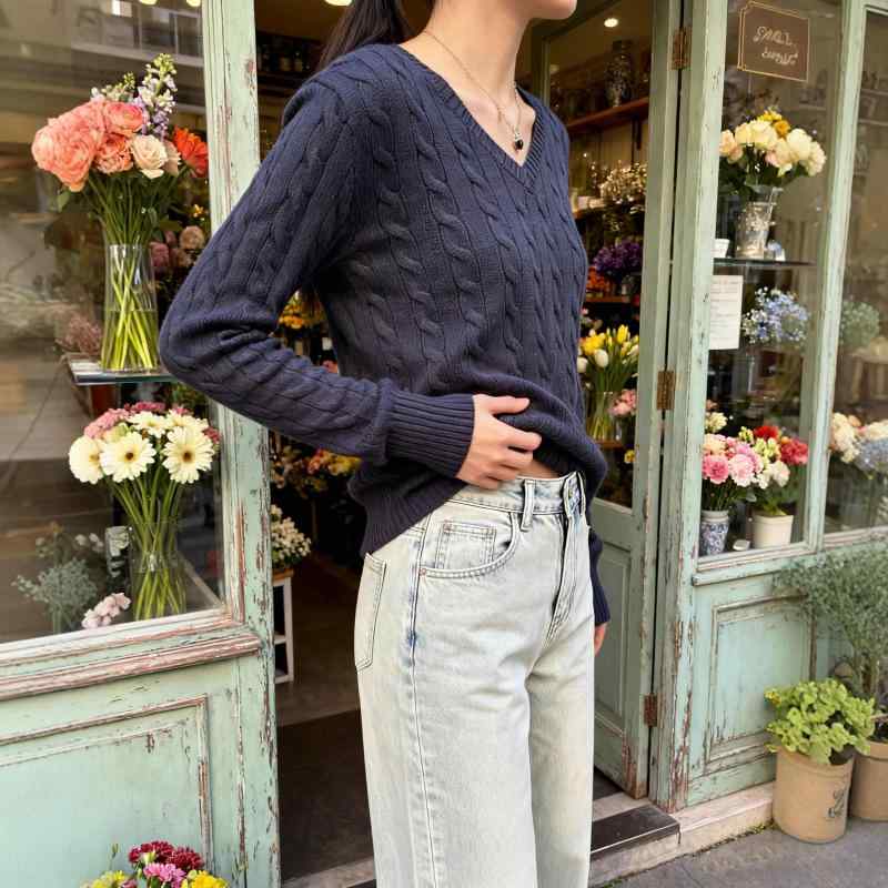 ・カテゴリ: 毛衣・スタイル: 甜美風・主な素材: その他・柄: 麻花・厚さ: 中等・スタイル: セットアップ・フィット: 常规・着丈: 中長款(65cm<着丈≤80cm)・ネックライン: V領・袖丈: 長袖・袖型: 常规袖・人気の要...