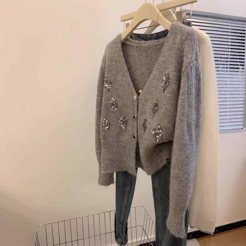 ・主な素材: ポリエステル80-90%・厚さ: 中厚・スタイル: 開衫・フィット感: ルーズ・袖型: 標準・首元: Vネック・袖丈: 長袖・着丈: 普通(50-65cm)・カラー: グレー・サイズ: フリーサイズ