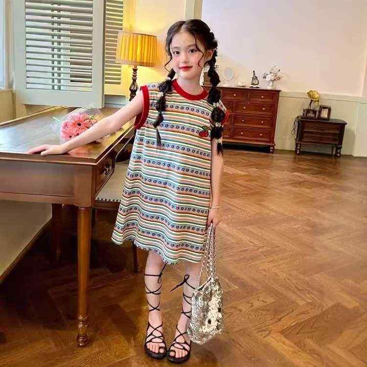 ・カテゴリ: ワンピース・対象: 女児・対象年齢: 中小童(3~8歳)・主な素材: ポリエステル95%・裏地素材: ポリエステル100%・スタイル: 韓国版・袖丈: ノースリーブ・柄: 花柄ストライプ・スカート形状: Aライン・カラー展開:...