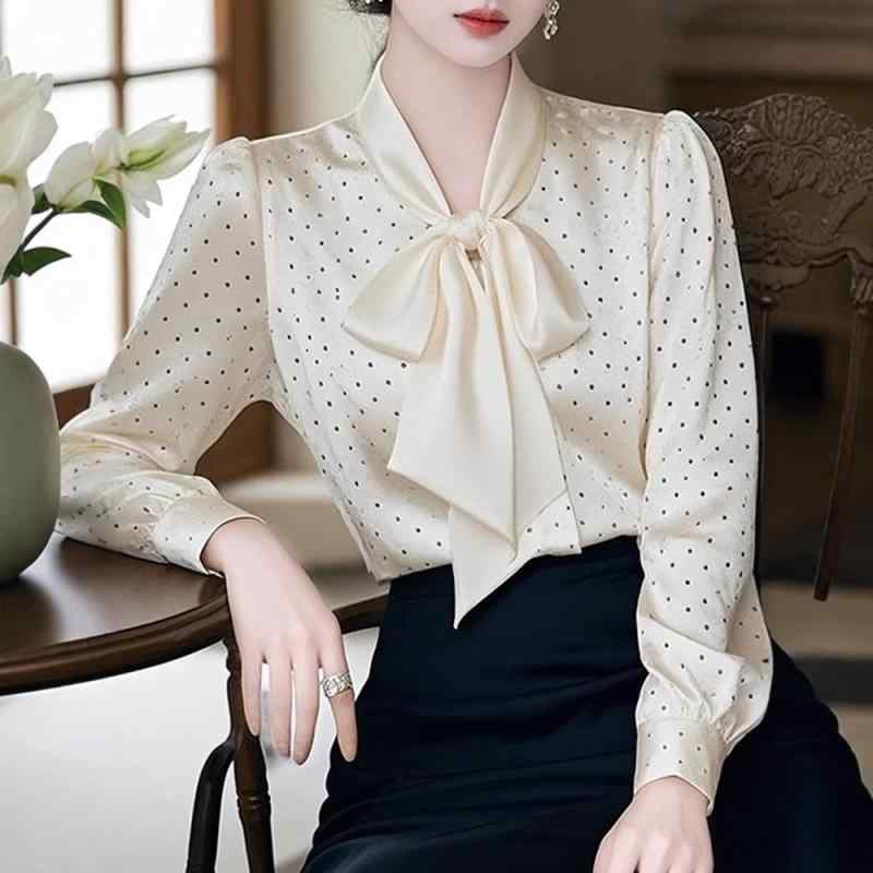 ・カテゴリ: シャツ・スタイル: 通勤風・主な素材: ポリエステル70%以上・袖丈: 長袖・袖型: 灯笼袖・柄: ポルカドット・流行要素: リボン・ネックライン: ラウンドネック・フィット感: ルーズフィット・カラー展開: ホワイト・サイズ...