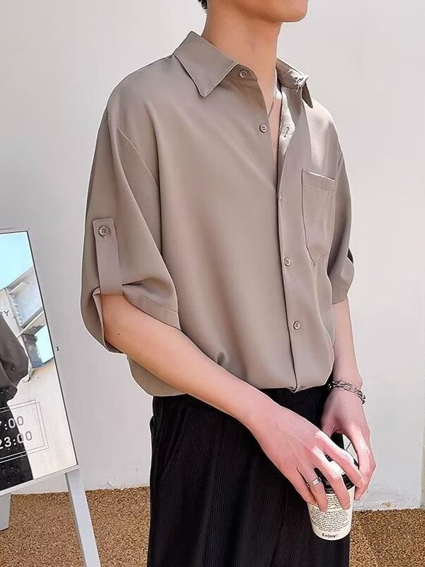 ・カテゴリ: シャツ・スタイル: シンプル・主な素材: ポリエステル31-50%・袖丈: 五分袖・柄: 無地・厚み: 普通・詳細: ポケット・対象年齢: 青少年・対象性別: 男性・カラー展開: ブラック、ブラウン、ホワイト・サイズ展開: S...