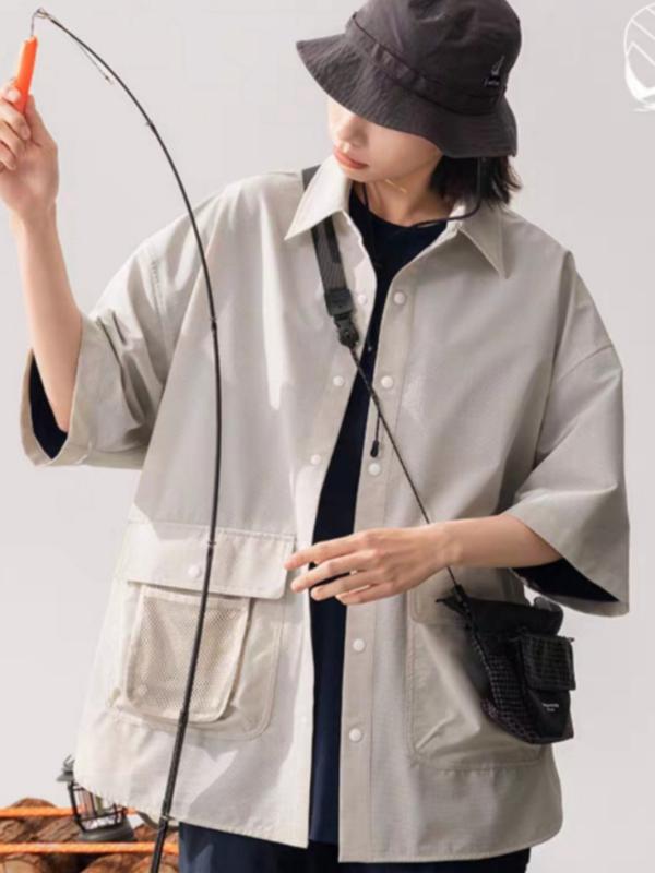 ・スタイル: 日系工装・款式: 开衫・版型: 宽松型・领型: 翻领・袖长: 短袖・图案: 纯色・厚薄: 普通・款式细节: 口袋装饰・适用场景: 休闲・颜色: 浅灰白,深藍色・尺码: S,M,L,XL・工艺: 免烫处理・产品类别: 衬衫
