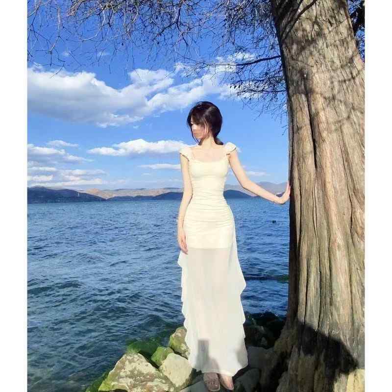・主な素材: ポリエステル・柄: 無地・スタイル: 基本・組み合わせ: 単品・スカート丈: ミドル丈・スカート型: タイトスカート・ネックライン: スクエアネック・袖型: フレアスリーブ・袖丈: ノースリーブ・ウエスト: ハイウエスト・流行...