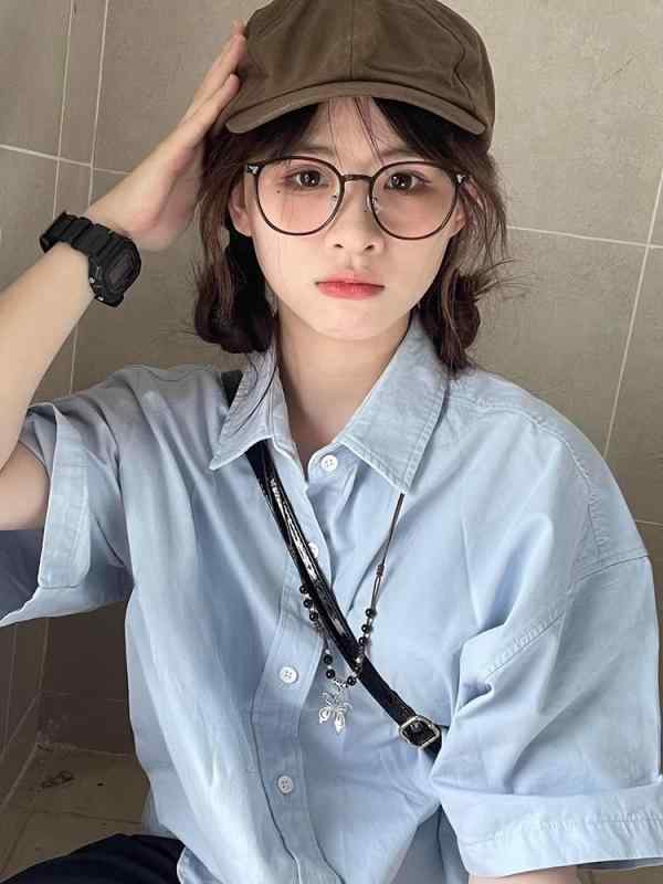 ・主な素材: 綿100%・スタイル: 開襟・袖丈: 短袖・版型: ゆったり・着丈: 中長丈・ネックライン: ポロ・袖型: 標準・流行要素: ボタン・カラー展開: ライトブルー、ホワイト、ライトパープル、ピンク、イエロー・サイズ展開: M、L...