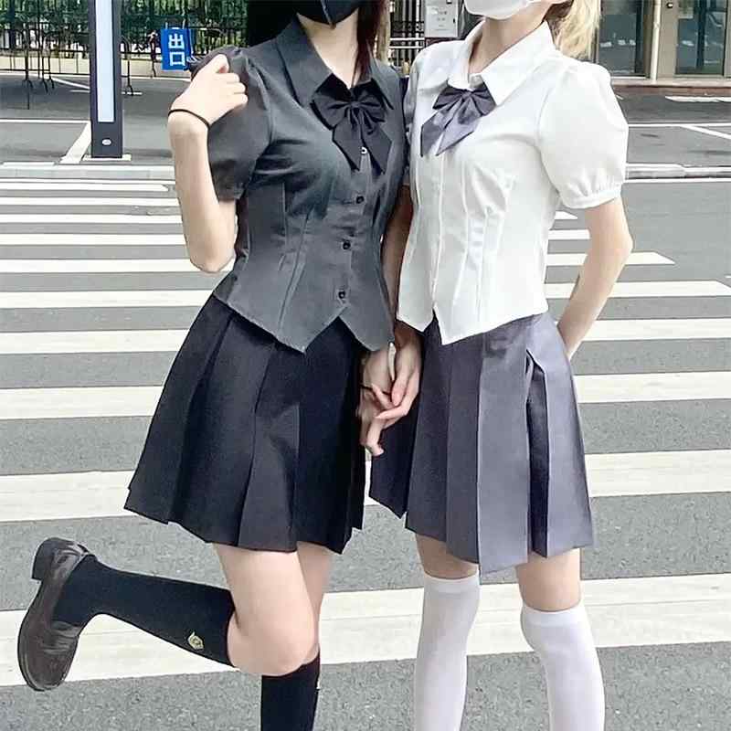 ・主な素材: 綿・柄: 無地・スタイル: 開衫・袖丈: 短袖・シルエット: 収腰型・ネックライン: スクエアネック・袖口: 標準袖・カラー展開: ミルクホワイト、ダークグレー・サイズ展開: XS、S、M、L、XL、XXL・スタイルタイプ: ...