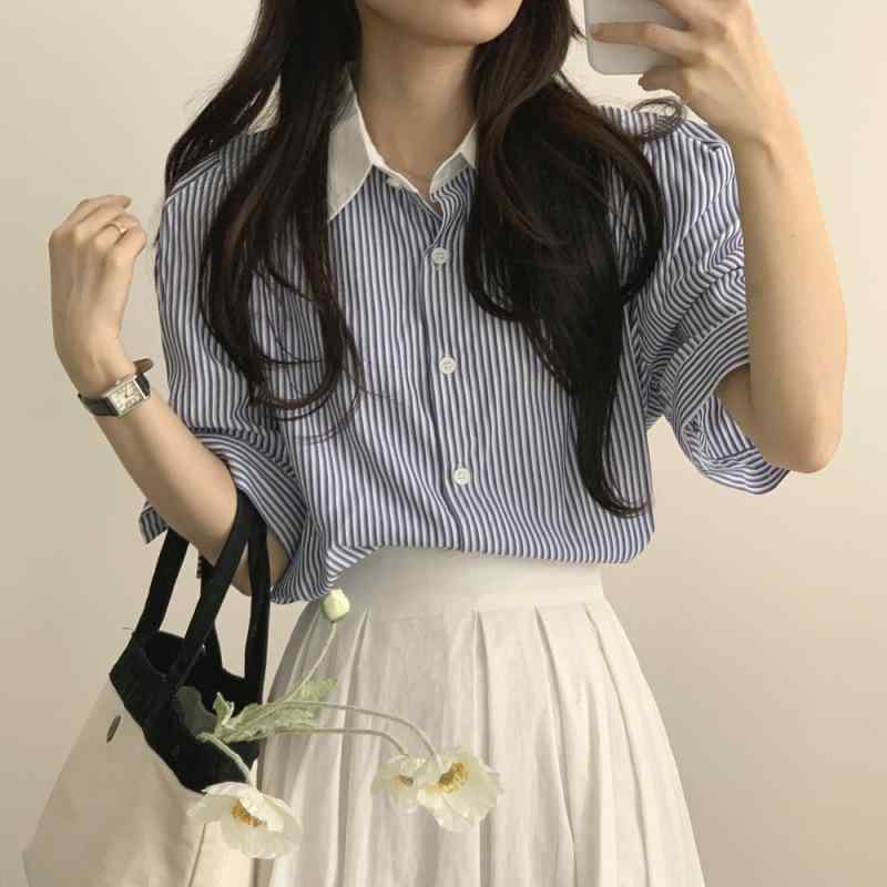 ・カテゴリ: シャツ・スタイル: 都市・主な素材: 腈纶95%以上・柄: 条紋・袖丈: 短袖・版型: ワイド・衣丈: 短め・ネックライン: ハンギングネック・袖型: バタフライスリーブ・カラー展開: ブルーストライプ、ブラックストライプ・サ...
