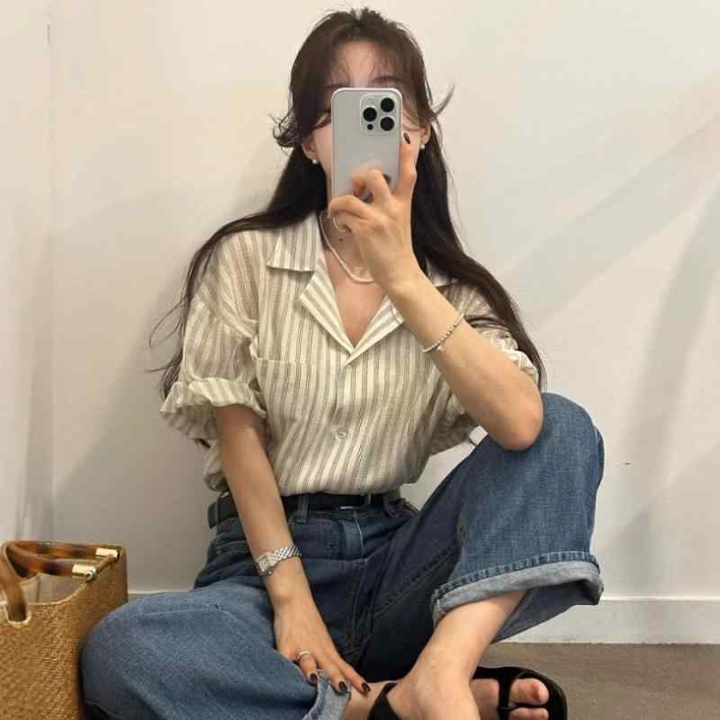 ・カテゴリ: シャツ・スタイル: 復古風・主な素材: ポリエステル50-70%・柄: 条紋・袖丈: 短袖・版型: 直筒型・衣長: 普通款(50cm<衣長≤65cm)・ネックライン: 翻領・袖型: 常规袖・流行要素: 撞色・カラー展開:...
