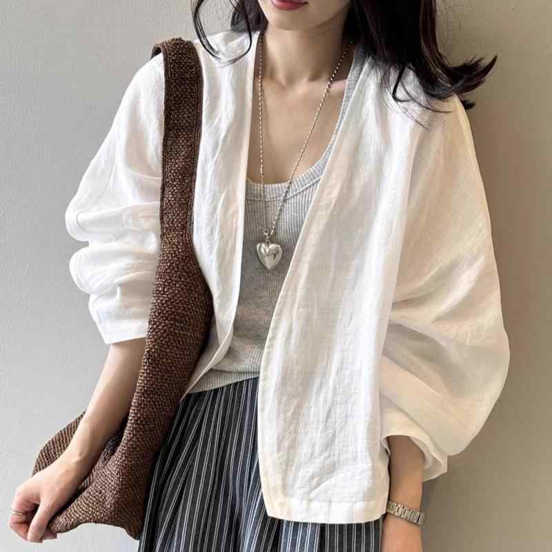 ・カテゴリ: シャツ・スタイル: カジュアル・主な素材: 綿30%以下、ポリエステル50-70%・柄: 無地・袖丈: 長袖・版型: ワイド・衣長: 約50-65cm・ネックライン: Vネック・袖型: 標準・流行要素: UVカット・カラー展開...