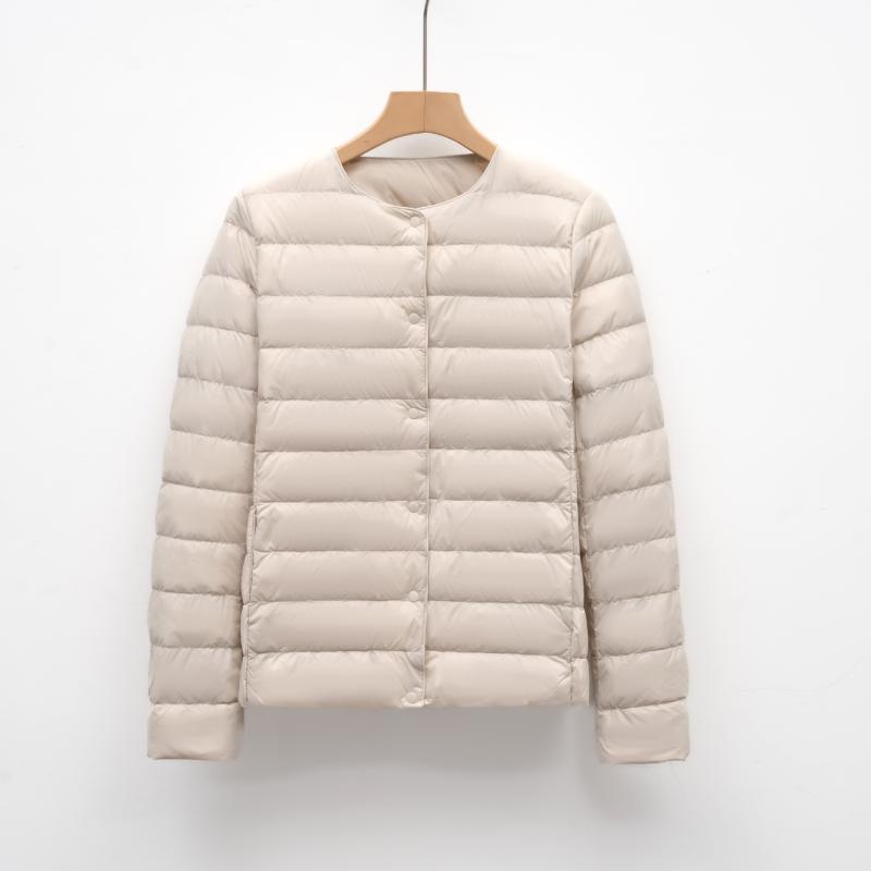 ・カテゴリ: 羽绒服・スタイル: 日韩休闲,简约风・主な素材: 锦纶95%以上・版型: 修身型・袖丈: 長袖・袖型: 常规袖・流行要素: 口袋,纽扣・カラー展開: 米白色,粉色,卡其色,酒红色,雾霾藍,黒色,纯白色,豆绿色,浅紫色,嫣红色,...