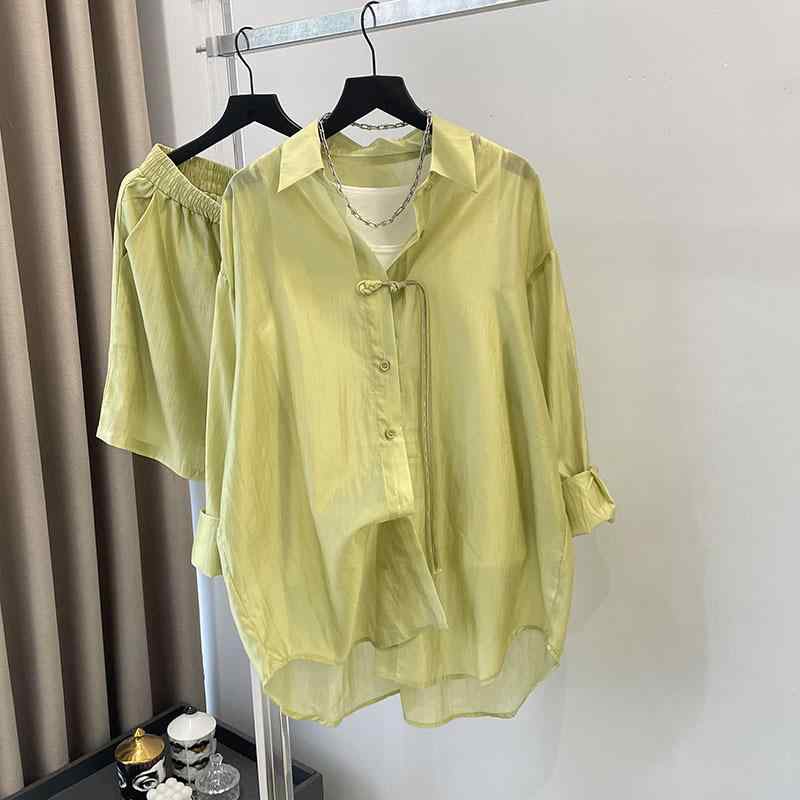 ・主な素材: 腈纶・袖丈: 長袖・ネックライン: POLO領・袖型: 飛袖・カラー展開: 果緑、青、象牙白・サイズ展開: L、XL、2XL、3XL・スタイル: 通勤・スタイル: 都市風・カテゴリ: シャツ