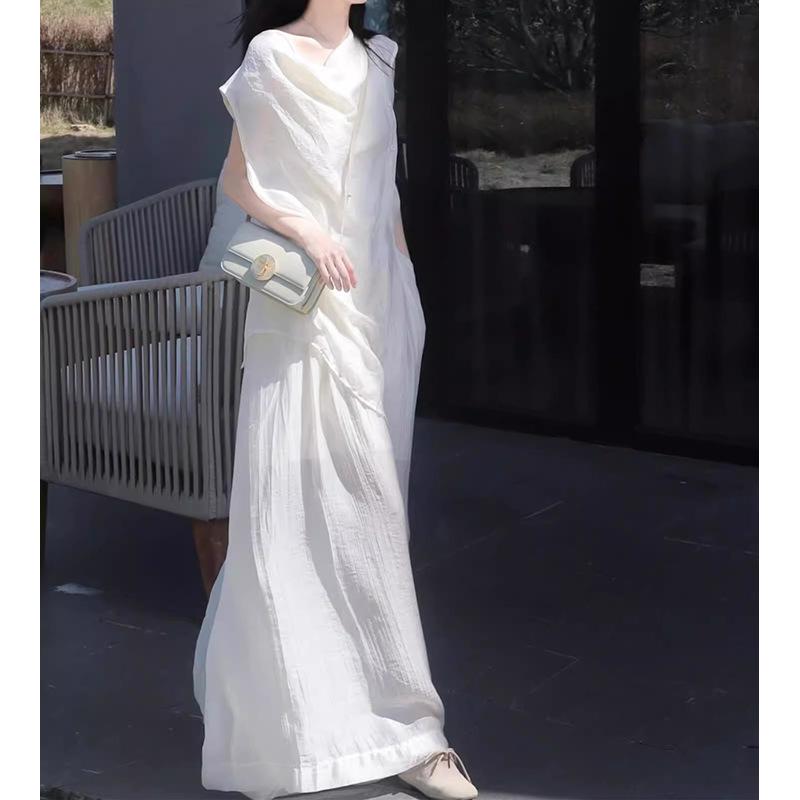 ・カテゴリ: セットアップ・スタイル: 通勤・主な素材: 亜麻95%以上・カラー展開: 白色上衣+阔腿裤・サイズ展開: S,M,L・袖丈: ノースリーブ・袖型: ストレート袖・セットアップ: ワイドパンツ・流行: ステッチ・加工: ステッチ