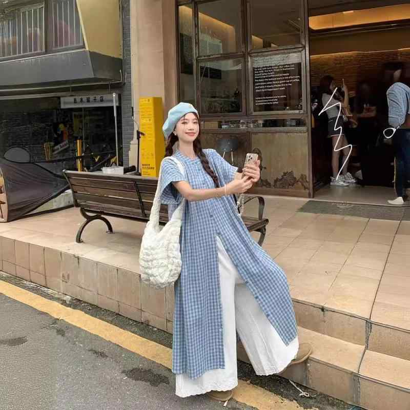 ・カテゴリ: セットアップ・スタイル: 通勤・柄: 格子・パンツ丈: ロング・流行要素: ボタン・加工: ステッチ・主な素材: ポリエステル・カラー展開: ストライプシャツ、ホワイトパンツ、ストライプシャツ+ホワイトパンツ・サイズ展開: S...