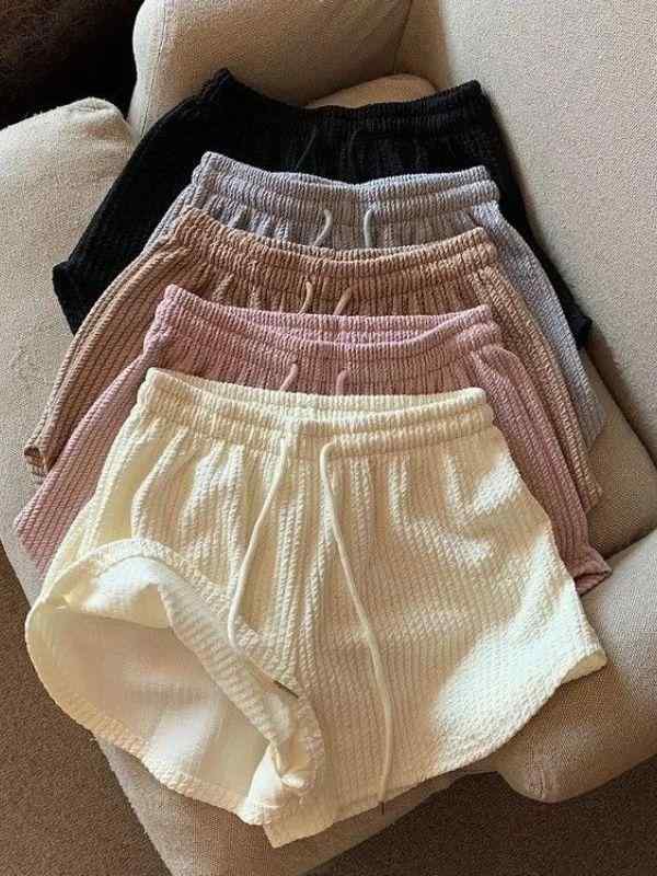 ・カテゴリ: ショートパンツ・スタイル: 日韓カジュアル、シンプル風・主な素材: ポリエステル90-95%、スパンデックス30%以下・パンツ丈: ショート丈・ウエスト: ワイド・厚み: 薄手・カラー展開: ブラック、グレー、ピンク、アプリコ...
