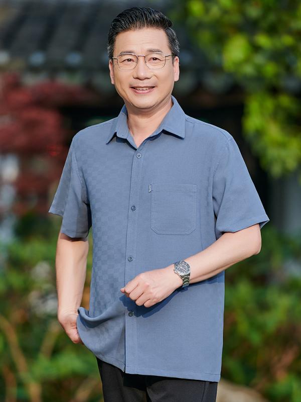 ・スタイル: 中老年・カテゴリ: ビジネスシャツ・袖丈: 短袖・柄: 無地・厚み: 薄手・主な素材: ポリエステル100%・首元: スタンドカラー・フィット: ルーズ・カラー展開: ネイビー、ダークグレー、ライトグレー・サイズ展開: 39,...