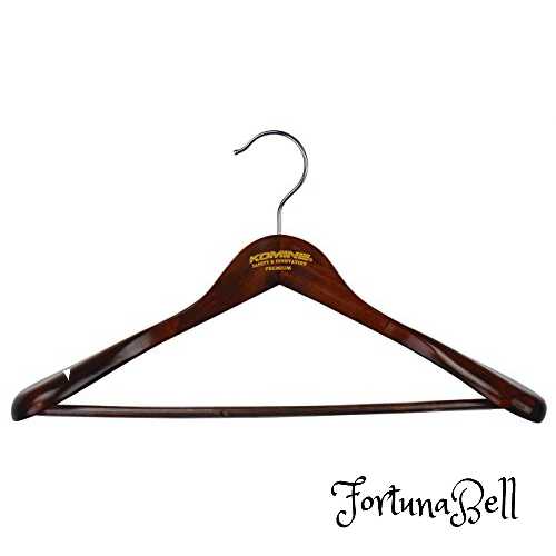 COLOR:Brown SIZE:Freeジャパンプレミアムシリーズに付属のKOMINEロゴ入り木製ハンガー。※天然素材を使用しているため、木目や節などの風合いが1点1点異なります。※本製品は中国製です。