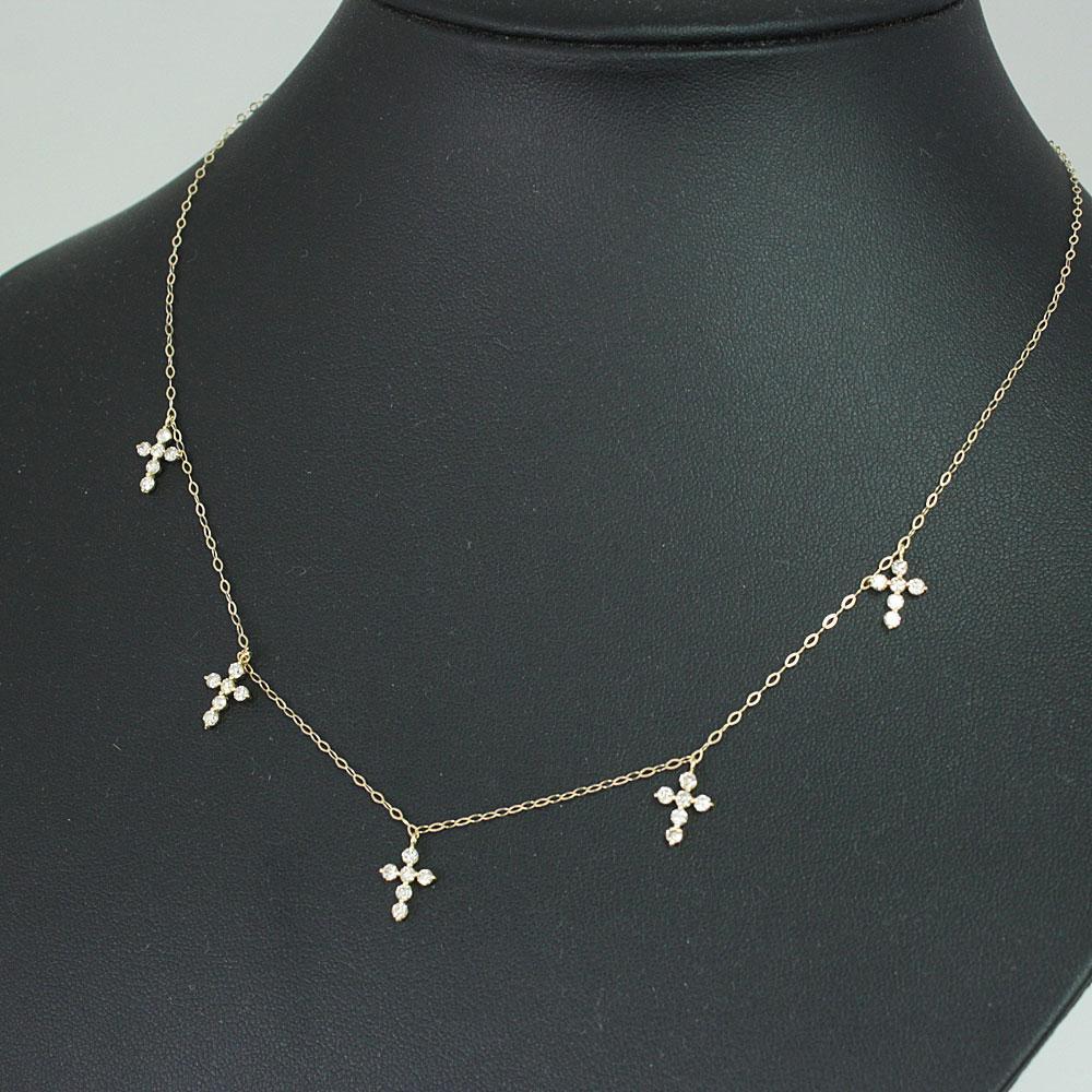計1ctの天然ダイヤモンドが首回りを贅沢に輝かせてくれるステーションネックレスです。照りのよいダイヤモンドをセッティングしたかわいいクロスモチーフが煌く、オシャレな18金ネックレスです。華やかに煌きます☆ チェーンの長さは、首元に余裕がある...
