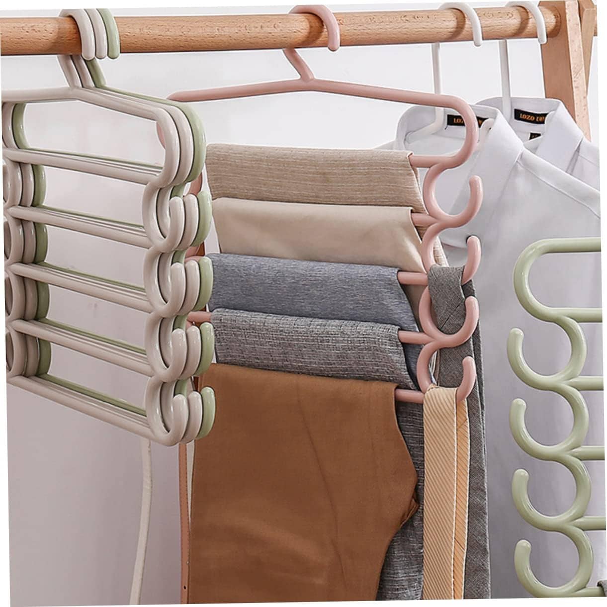 商品詳細 商品仕様 色:ブラック/ブルー/ベージュ/グリーン/パープル/ブランド 材質:pp 個数:1個/2個/3個/4個/5個 サイズ:37.8X33.7CM 特徴 ・ネクタイ吊りラック - パンツラックの歪みを心配する必要はなく、常に良...