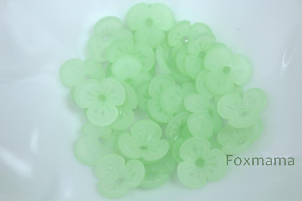 商品説明品番BF310MFNWW00商品名アクリルビーズパーツ 10mm 30個 3枚花びら 半透明 マット 薄緑 (BF310MFNWW00)サイズ画像2枚目をご覧ください。多少の誤差はご了承ください。お伝えしたいこと＊マット(フロスト加...