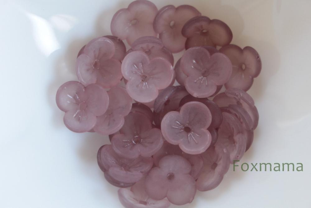 商品説明品番BF310MPCWSHS商品名アクリルビーズパーツ 10mm 30個 3枚花びら 半透明 マット 紫茶 (BF310MPCWSHS)サイズ画像2枚目をご覧ください。多少の誤差はご了承ください。お伝えしたいこと＊マットに仕上げられ...