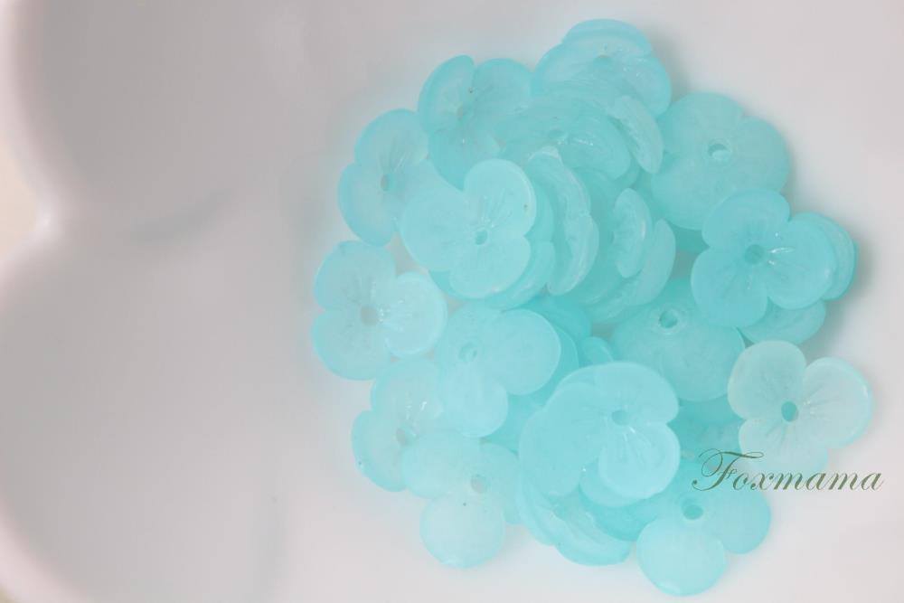 商品説明品番BF310MWTJHHS商品名アクリルビーズパーツ 30個 3枚花びら 10mm アクリル マット 半透明 水色(BF310MWTJHHS)サイズ画像2枚目をご覧ください。多少の誤差はご了承ください。お伝えしたいこと＊マットに仕...