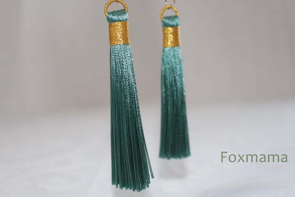 商品説明品番PTS75YELHD00商品名タッセル 2個 エメラルドグリーン x 金色 わっか付 (PTS75YELHD00)サイズ画像2枚目をご覧ください。多少の誤差はご了承くださいませ。お伝えしたいこと＊素材：ポリエステル・中国製です。...