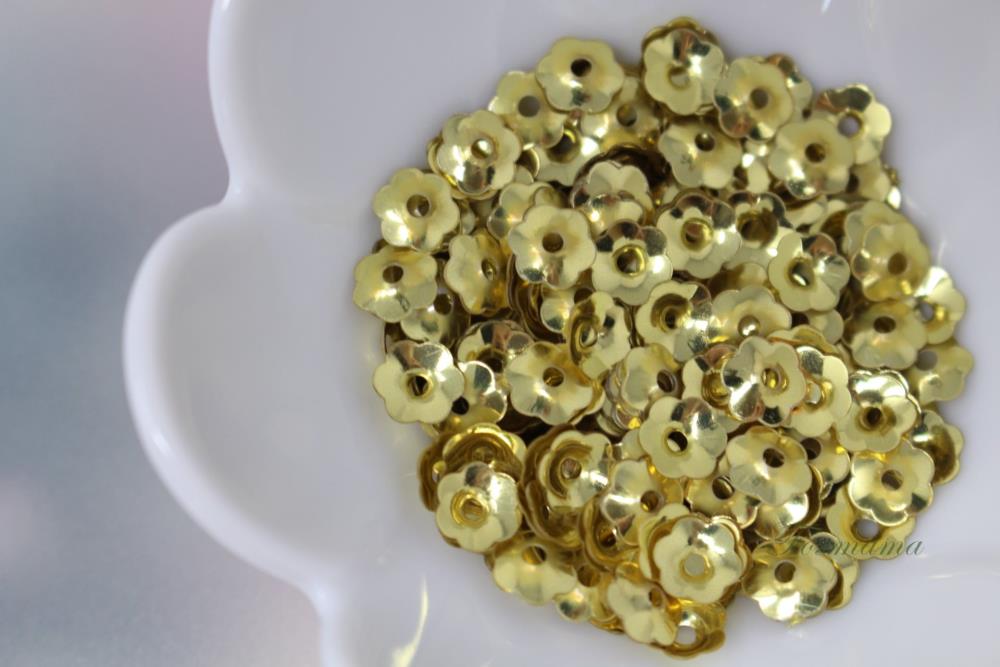 商品説明品番SFC070GLBS00商品名スパンコール 約280枚(約3.5g) 花カップ 7mm 金 (SFC070GLBS00)サイズ幅:約7mm多少の誤差はご了承くださいませ。お伝えしたいこと＊穴1カ所・中国製です・品質的に安定してい...