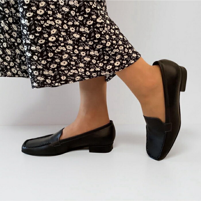 商品情報ブランド紹介＊blanc/bleu（ブランブルー）*~さわやかに、上品に「おでかけしたくなる靴」～さまざまなおでかけに履いていただけるように色々なテイストの靴を取り揃えました。柔らかい本革のみを使用した素材や明るい色使いがブランブル...