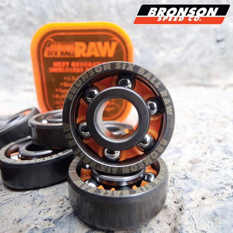 Bronson Speed Co.の「RAW 6-BALL」は、ブランド史上最速を誇るスケートボード用の完全シールドレス（シールドなし）ベアリングです。従来の7個の小さなボールを使用していた「RAW」モデルから進化し、6つの大径ボールを採用...