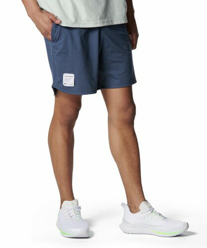 生地の表面をブラッシングした細かい起毛加工が快適な柔らかさを実現 汗を素早く吸収、外部へ発散し、アスリートの身体を常にドライに保つ 4方向へのストレッチ性に優れ、あらゆる動きをスムーズにする 両サイドにポケット