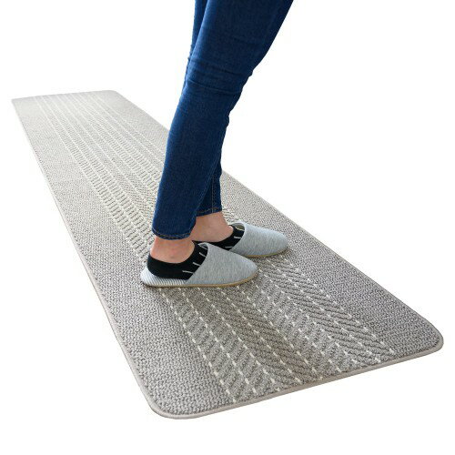 サイズ：約60cm×252cm マットの高さ 約8mm 素材・材質:ポリプロピレン100%(裏面すべり止め加工) 生産国：日本 重量： 約1511グラム