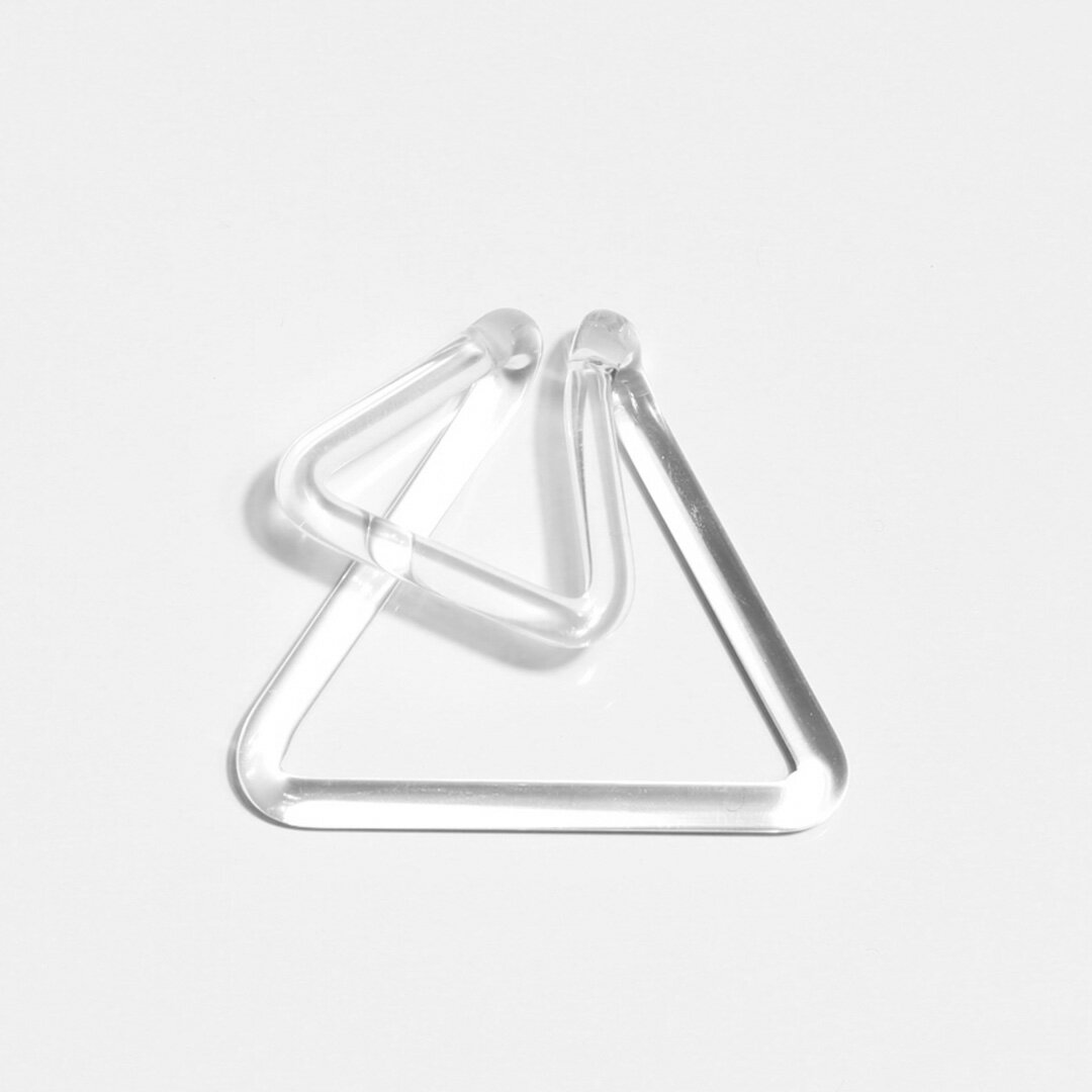 光を受けて輝くガラス、自然な明かりから生まれるシルエット。 軽やかなガラスの持つ女性らしさと凛とした強さを兼ね備えた美しいジュエリーブランド。 それが_cthruit（シースルーイット）です。 see through it...(見通す） ...