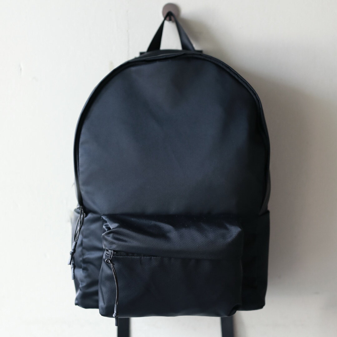 ED ROBERT JUDSON (エドロバートジャドソン) BION SUSPENSION BACK PACK バックパックbr> 肩にかかる負荷を安定させる サスペンションシステムを備えたバックパックです。 背面側の止水ジップポケットに...