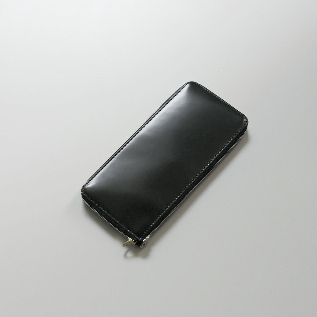 Ed Robert JudsonのParallelシリーズ。 Magic Purseは1本のファスナーをデザインすることで 2つのポケットが現れるという独自の構造をもった ラウンドジップシリーズのお財布です。 薄型でありながらも、収納を使い...