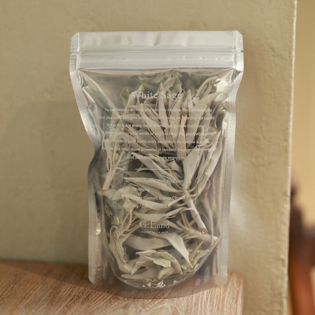 手摘みにより収穫された 上質なホワイトセージは香りが強く そのままお皿やトレイに並べるだけで お部屋のインテリアとしてもお使いいただけます。 浄化目的や瞑想時に使われることが多いので、 お引越し祝いとして人気もございます。 ギフトでお迷いの...
