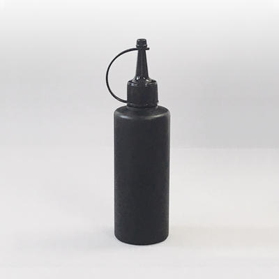 ポリエチレン製の200mlトンガリキャップ容器です。中身が見えない黒容器、黒のトンガリキャップタイプです。オイルなど先端がノズルになっているので塗りたい場所にピンポイントで付けることができます。 日本製 商品サイズ　約49Φ × 182Hm...